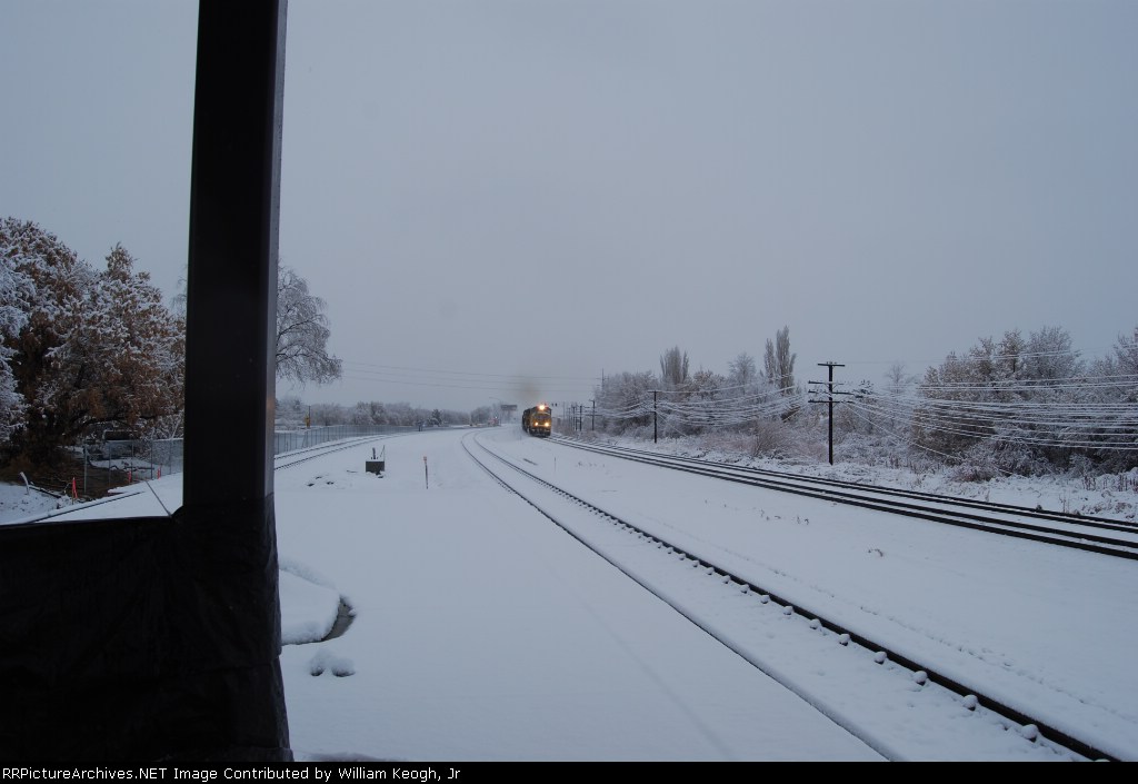 UP 5099 Comes around the curb at the Frontrunner station